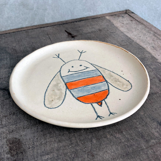 Hand painted bee plate - small – mr. blackbird
